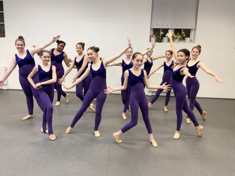 Modern Dancing - South London Dance School